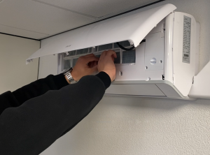 Stappenplan: Zo maak je de filters van je airco schoon - Airco Webwinkel