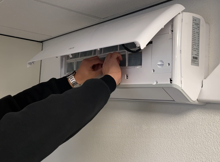 Stappenplan: Zo maak je de filters van je airco schoon - Airco Webwinkel