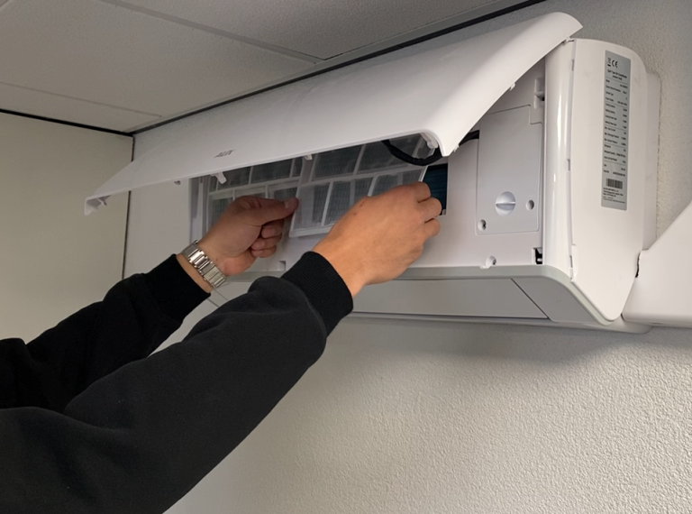 Stappenplan: Zo maak je de filters van je airco schoon - Airco Webwinkel